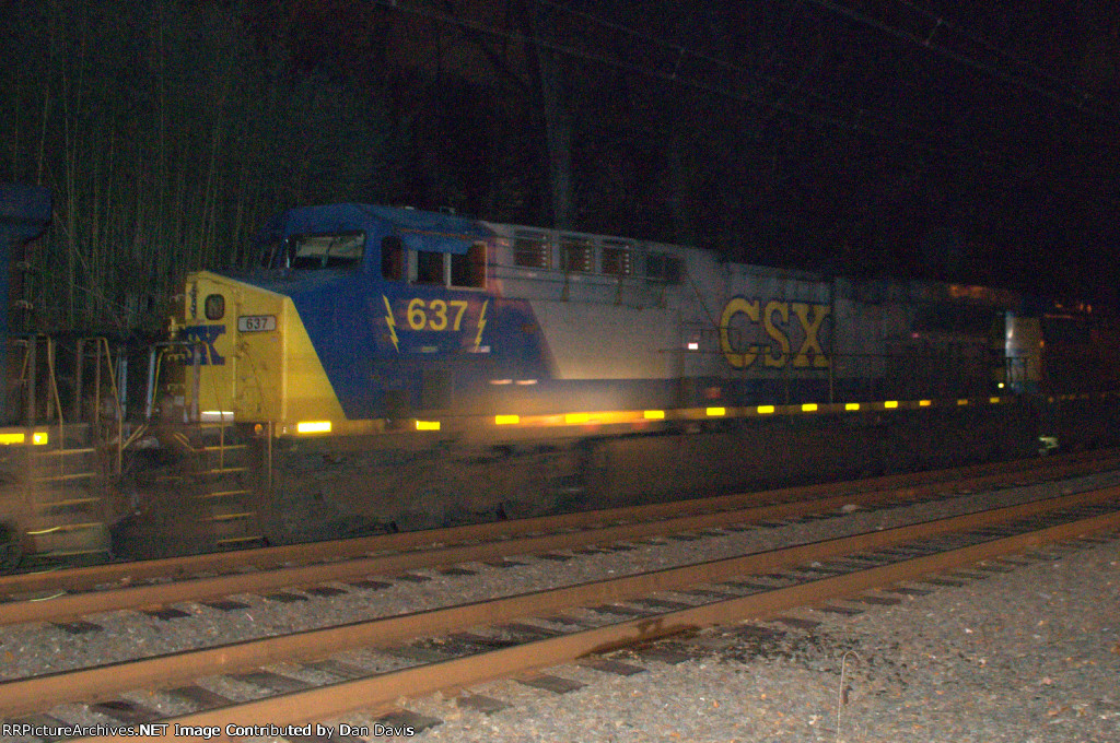 CSX AC60CW 637 in YN2 paint trails on Q034-15